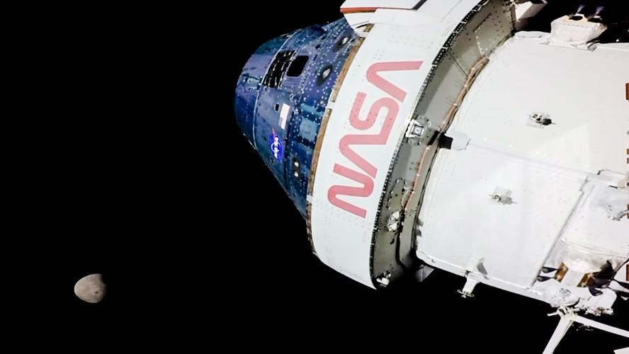 Cápsula Orion da Nasa completa sobrevoo próximo à Lua sucesso