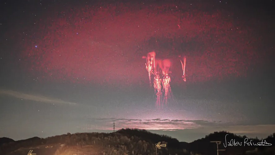 Fotógrafo italiano registra dois fenômenos atmosféricos raros ao mesmo ...