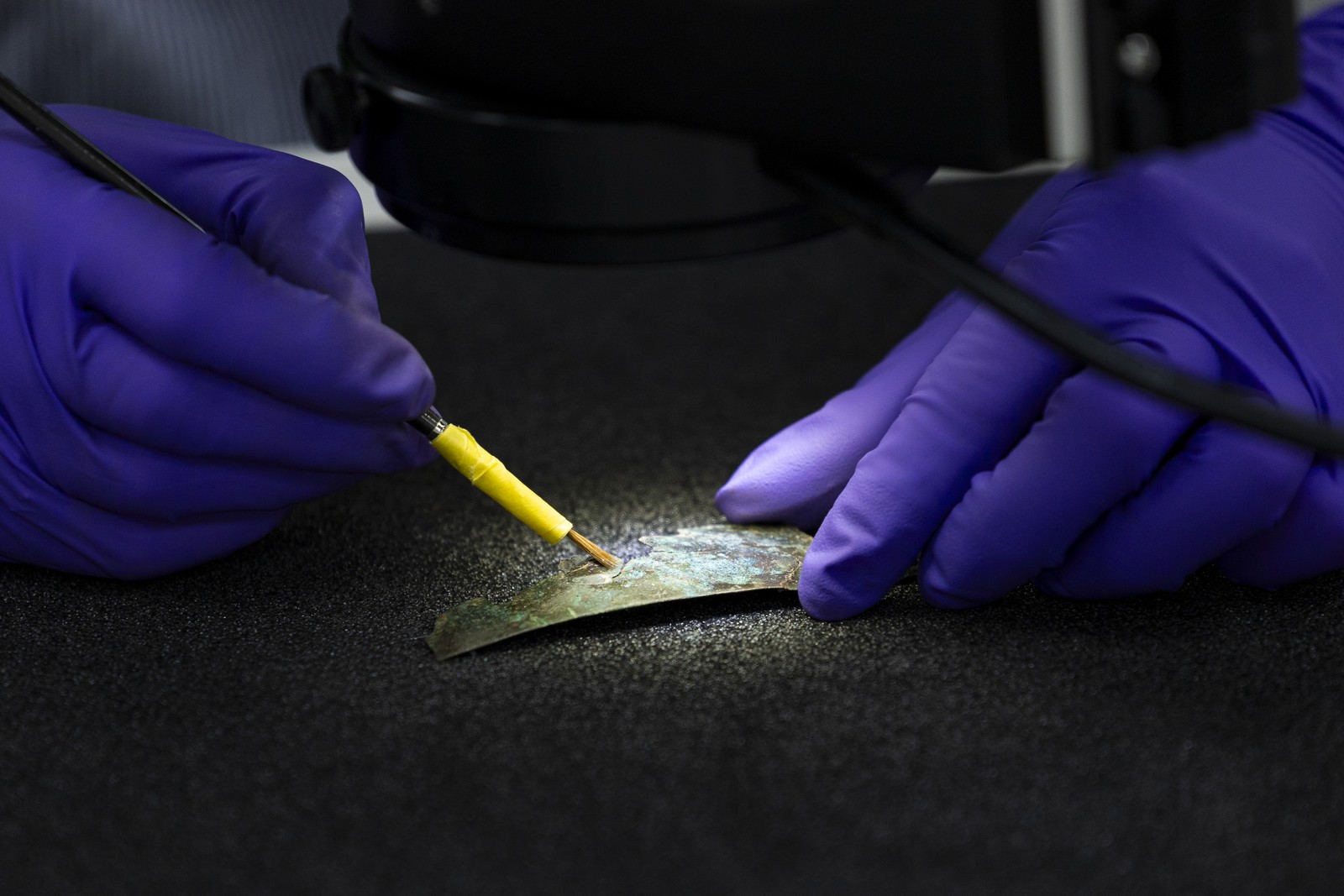 Braço de armadura romana de cerca de 2 mil anos é reconstruído na Escócia