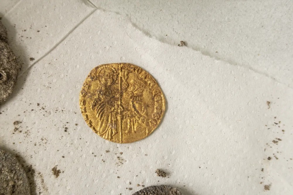 Tesouro medieval é descoberto em ruínas de sinagoga em Israel ...