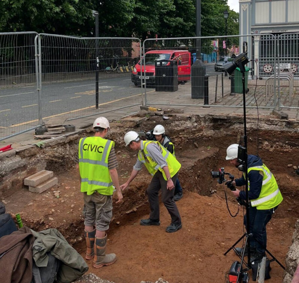 Estrada romana de 2 mil anos estava enterrada no centro de importante ...