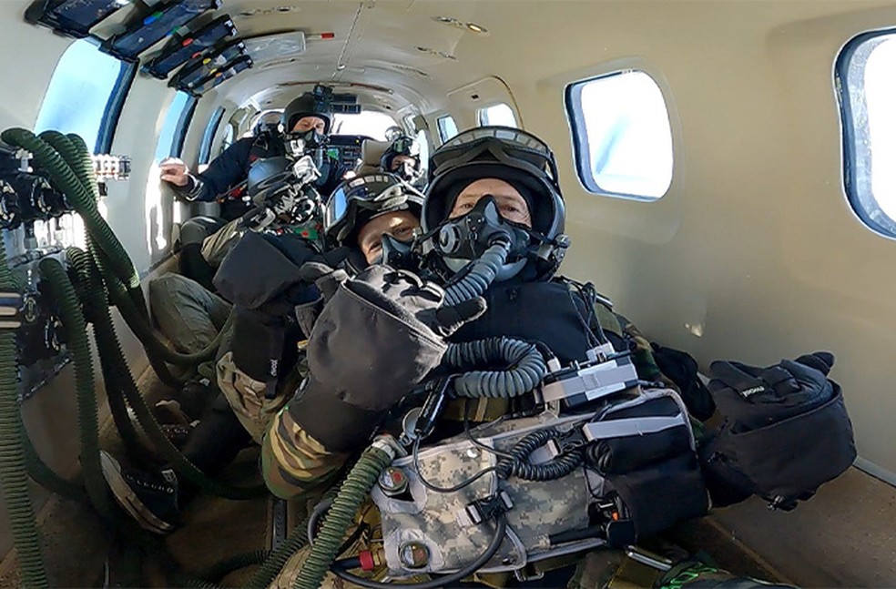 Americano perfura os tímpanos ao realizar o maior salto duplo da ...