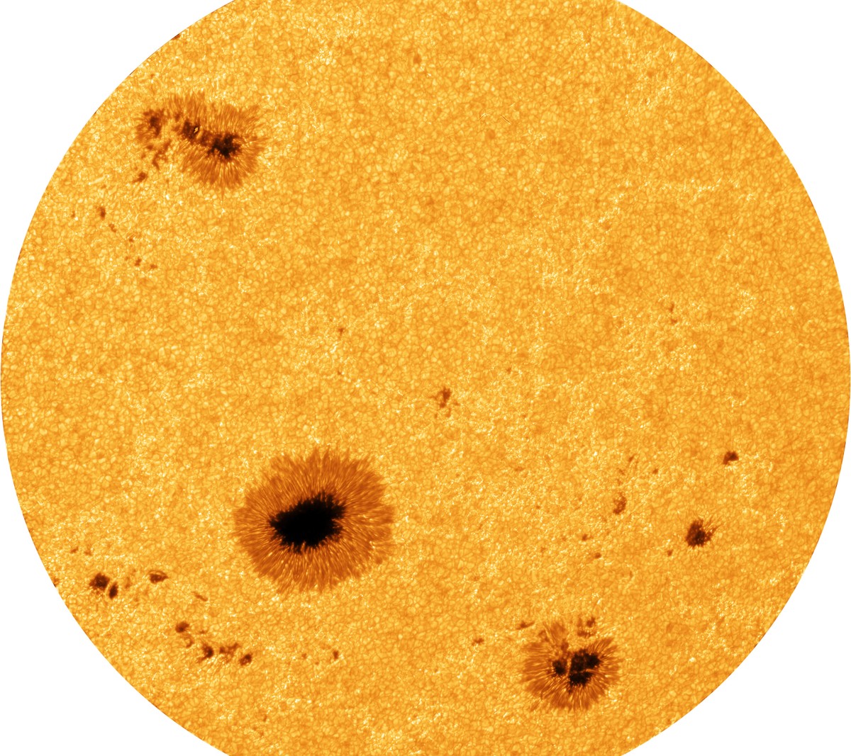 Imagens em 8K mostram a superfície do Sol com resolução inédita; confira