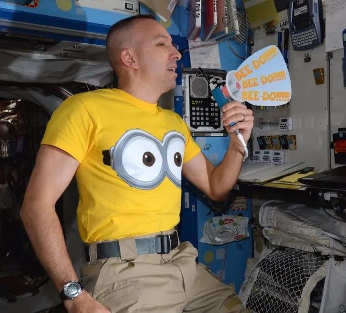 Fotos mostram como astronautas da Estação Espacial celebram Halloween ...
