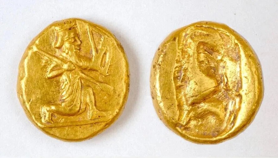 Arqueólogos desenterram pote de moedas de ouro de 2.400 anos na Turquia ...