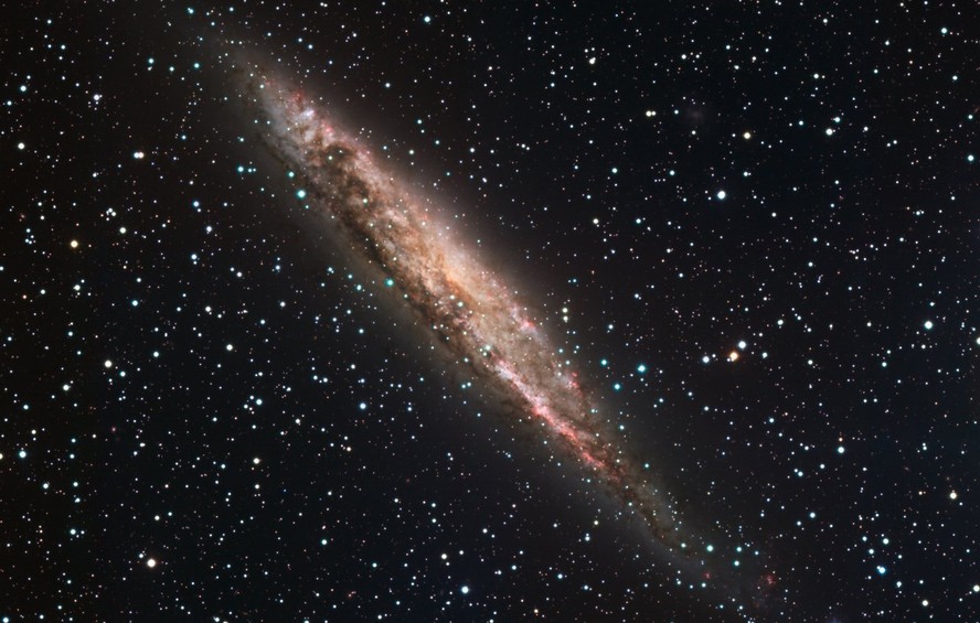 "Fóssil" galáctico achado em galáxia com buraco negro surpreende ...