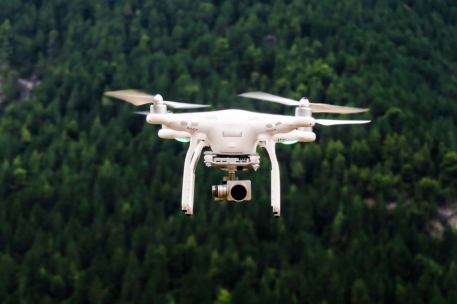 IA em drones revoluciona buscas e resgates na natureza
