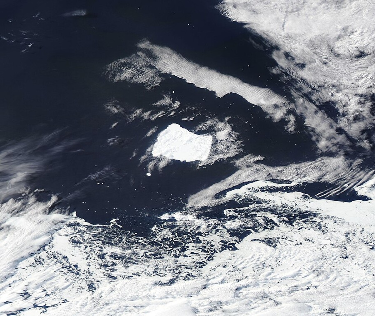 Com quase 4 mil km², maior iceberg do mundo volta a "viajar" pelo oceano | Meio ambiente | Galileu