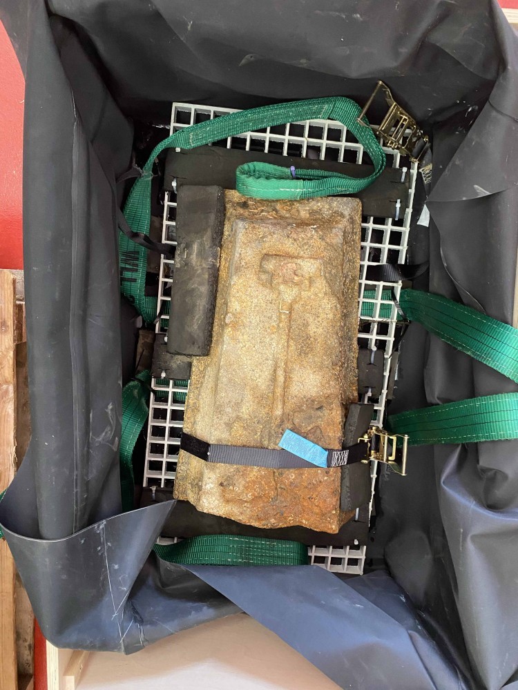 Lápides medievais são recuperadas em naufrágio de 800 anos na Inglaterra