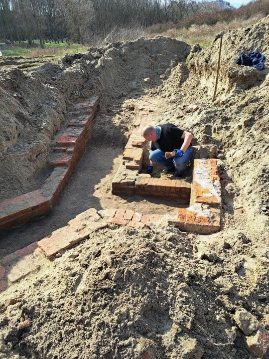 Três bunkers intactos da Segunda Guerra são descobertos enterrados na ...