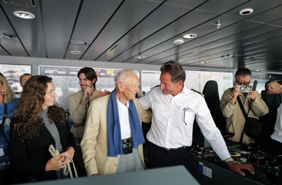 Vovô americano de 95 anos se torna o ser humano mais velho a visitar o ...